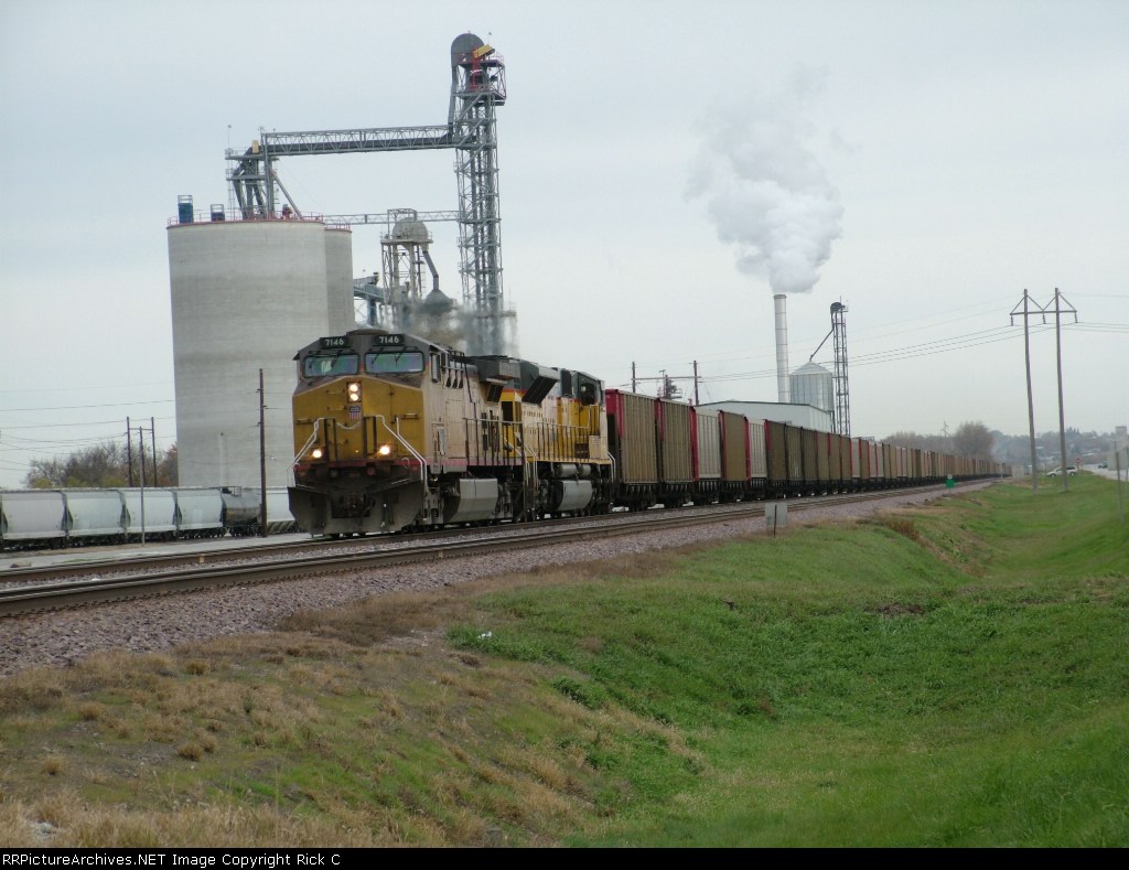 WB NSPX Coal Empties Pass An Ethanol Plant